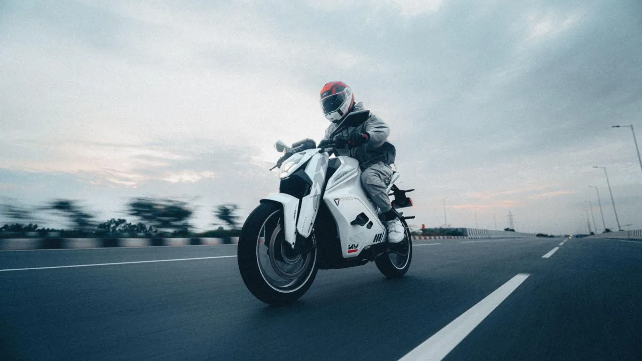 13 Reasons Why Electric Motorcycles Powerfully Redefine Handling & Agility